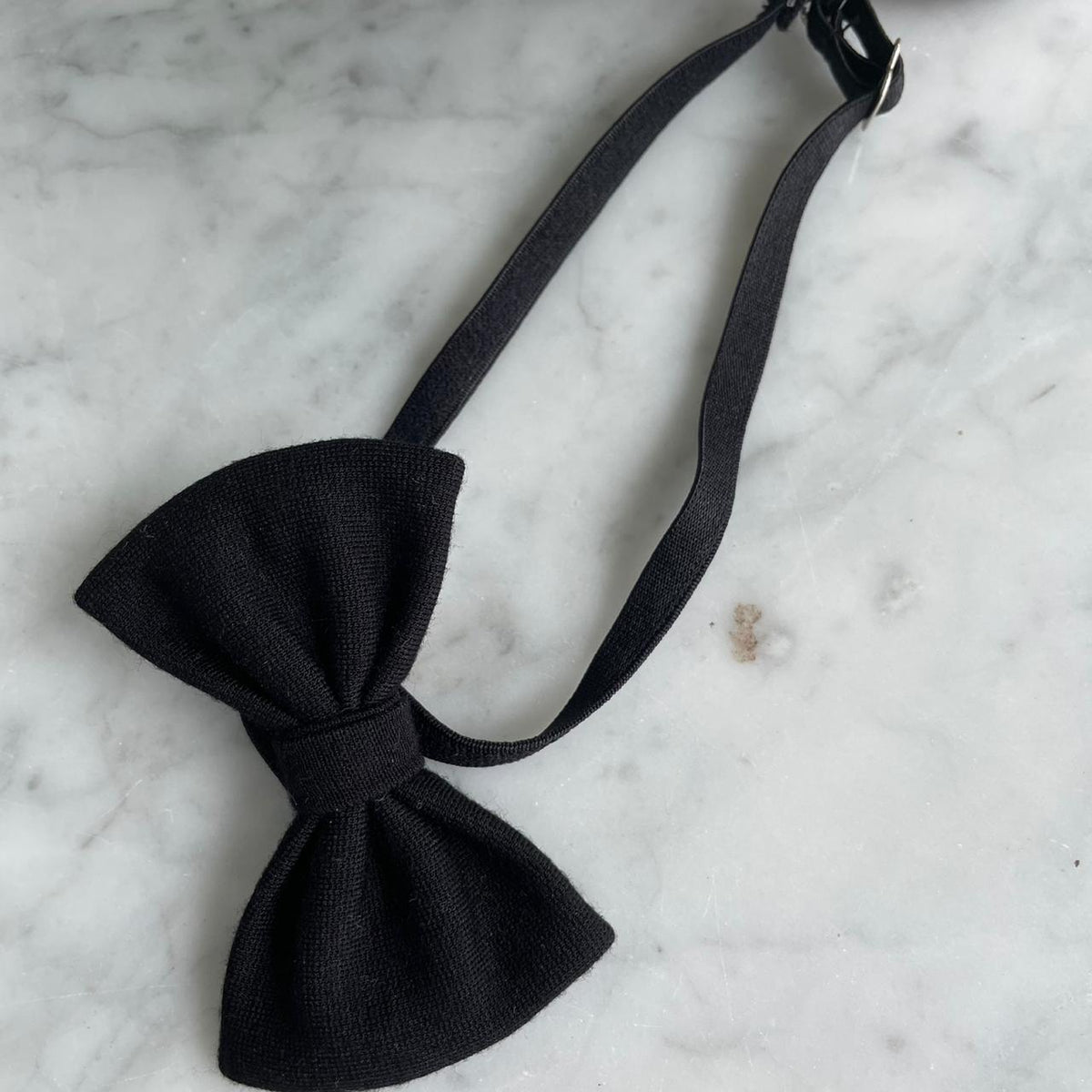 Corbata michi negro – SniffPerú